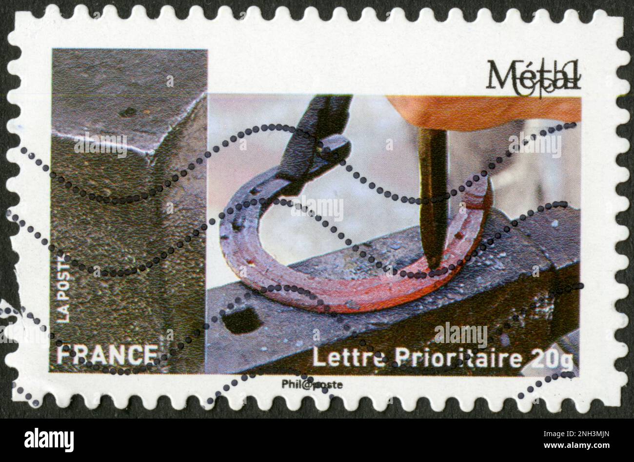 TIMBRE OBLITÉRÉ MÉTAL. LA POSTE. LETTRE PRIORITAIRE 20G. FRANCE Stock ...