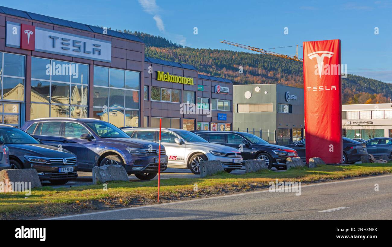 Red tesla sign hi-res stock photography and images - Alamy