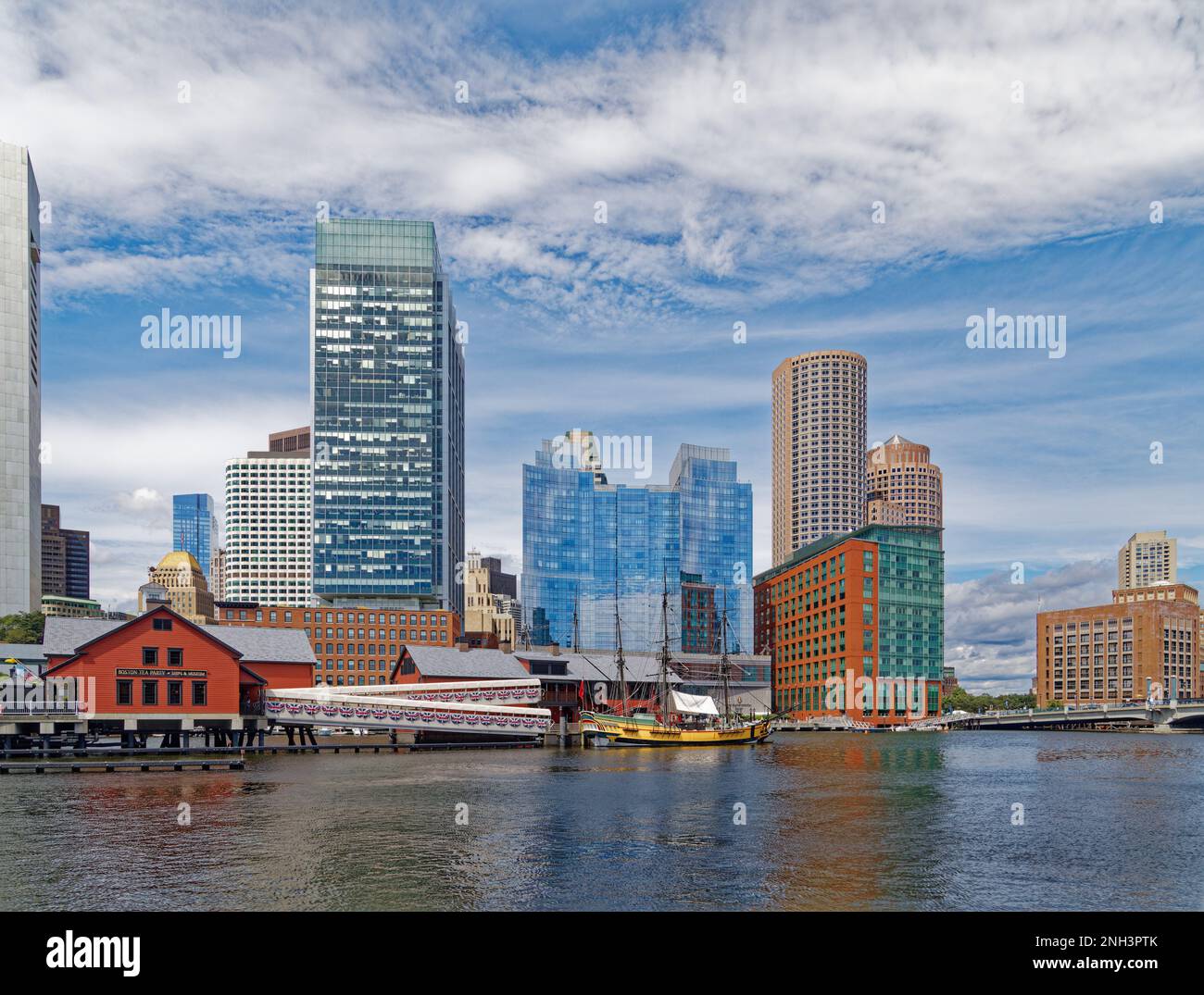 Fort Point Channel: Boston Tea Party Ships & Museum, Atlantic Wharf ...