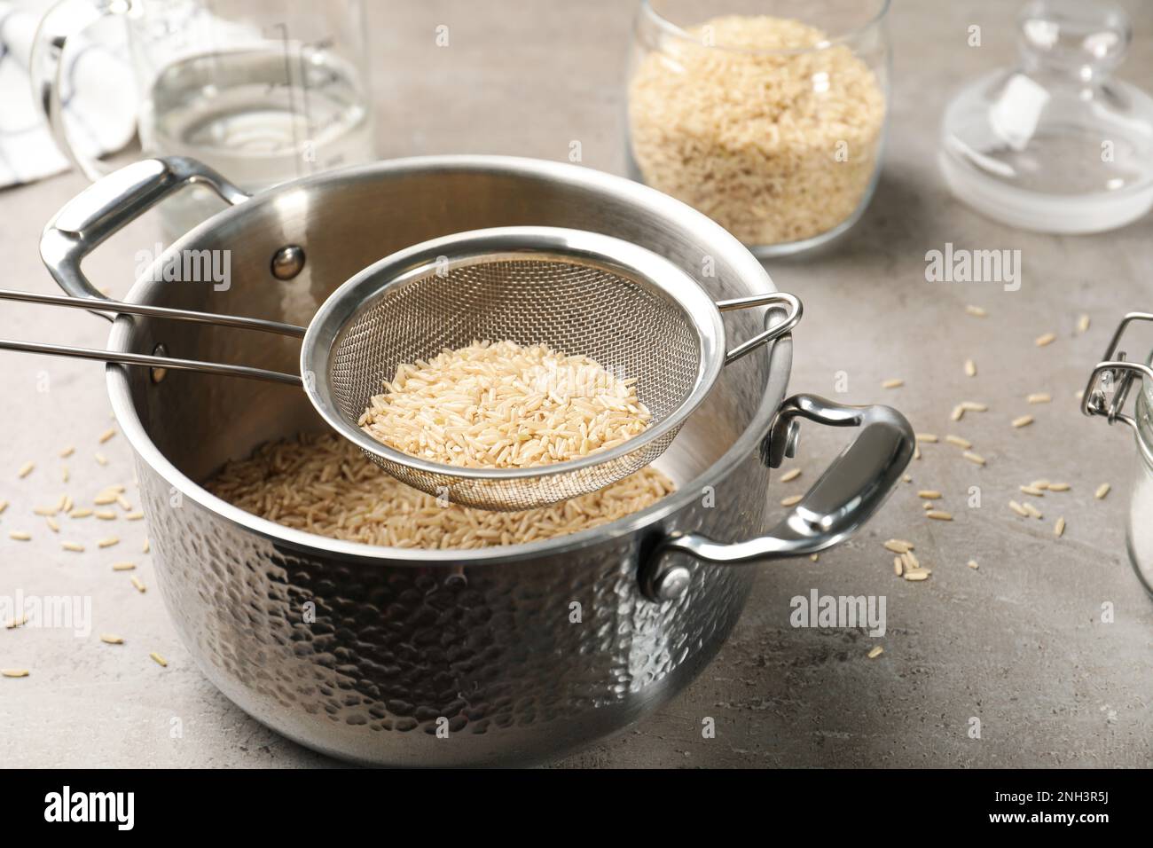Sieve pot hi-res stock photography and images - Alamy