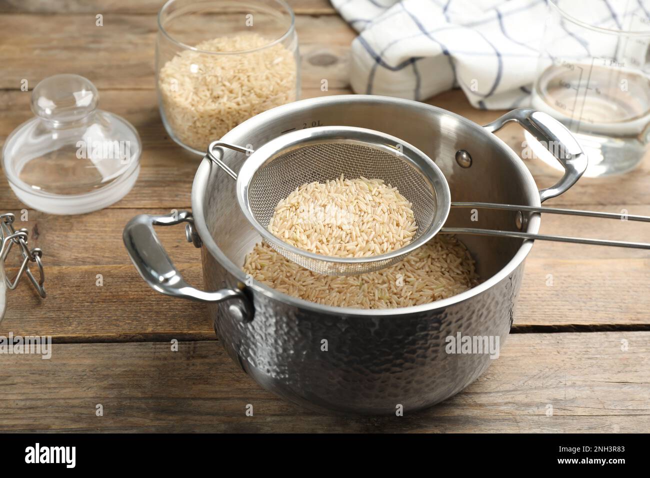 Sieve pot hi-res stock photography and images - Alamy