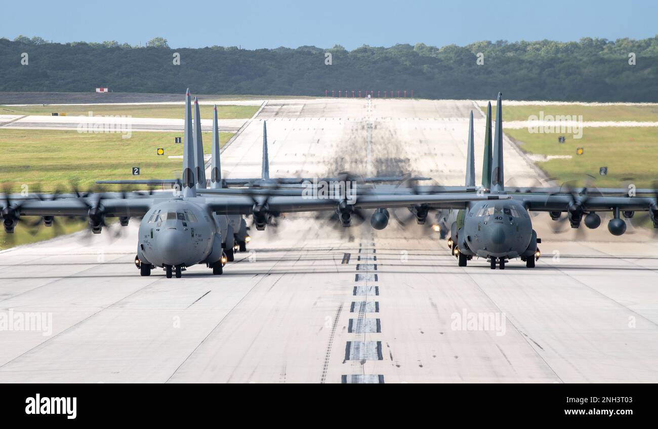 A Japan Air Self-Defense Force C-130H Hercules assigned to the 401st ...