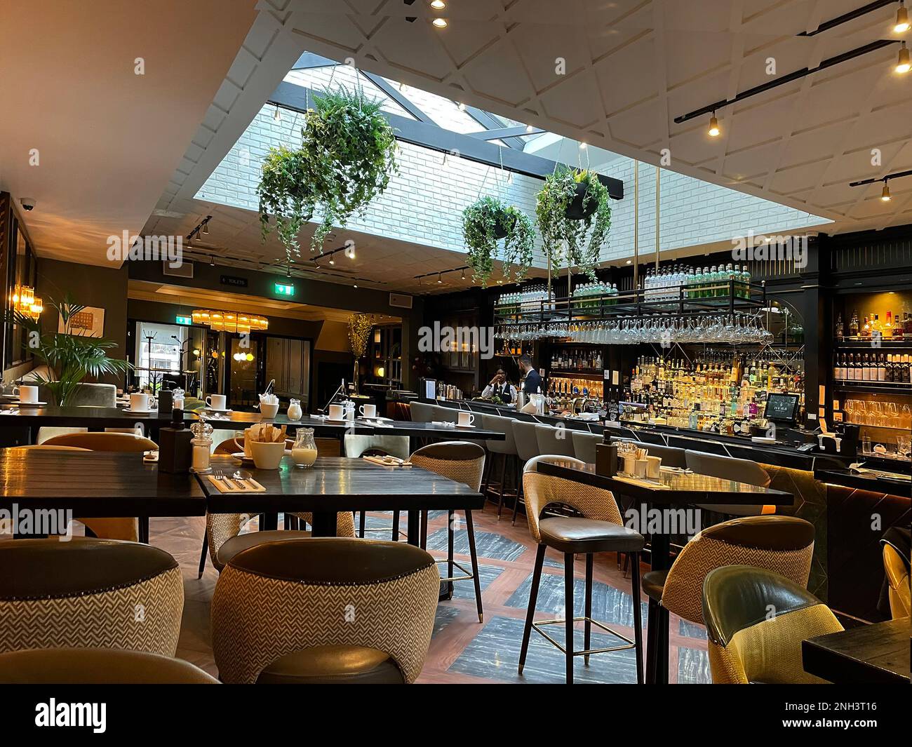 Garden room dining area hi-res stock photography and images - Alamy