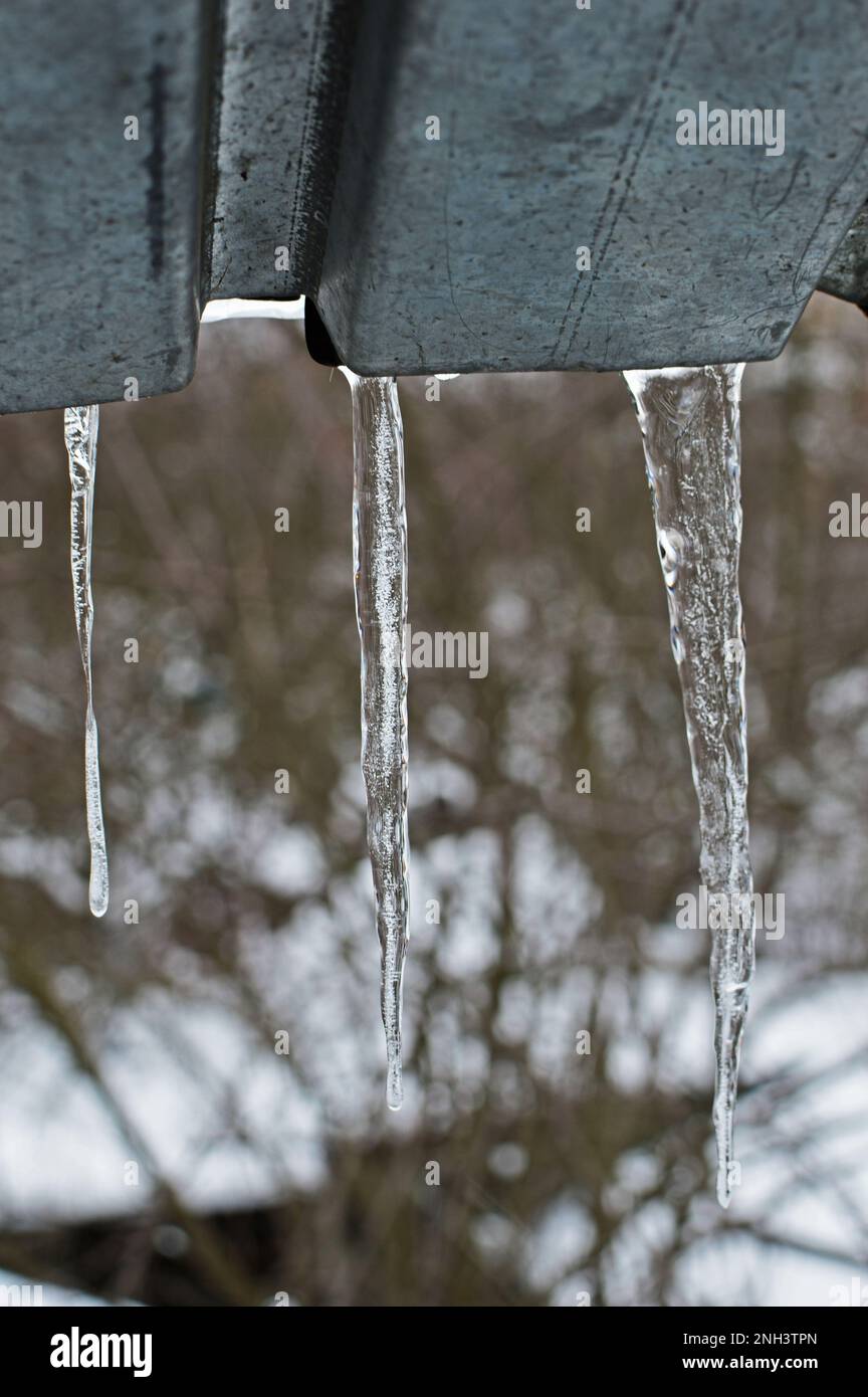Curved icicles hi-res stock photography and images - Alamy