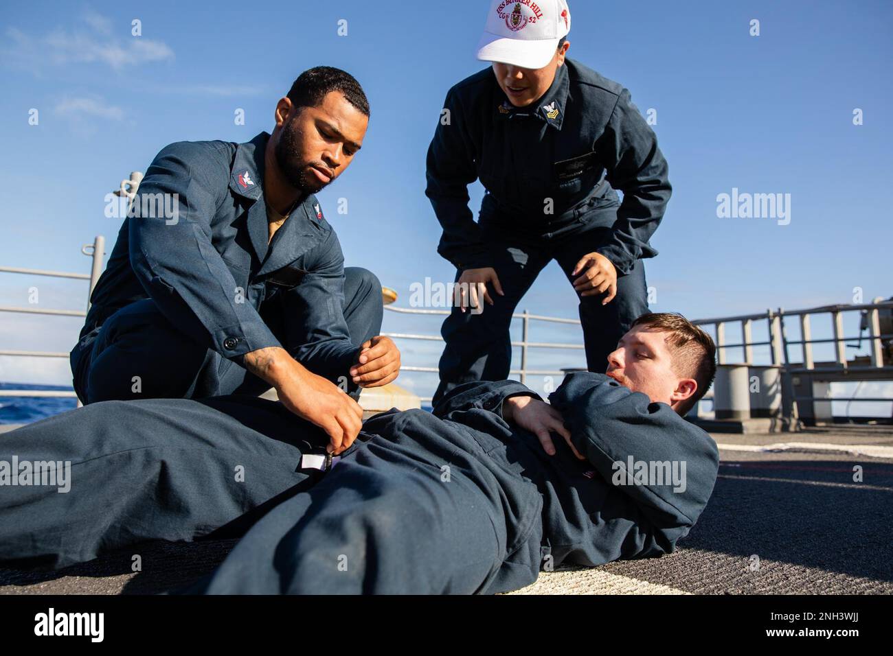 U s navy logistics specialist 2nd hi-res stock photography and images ...