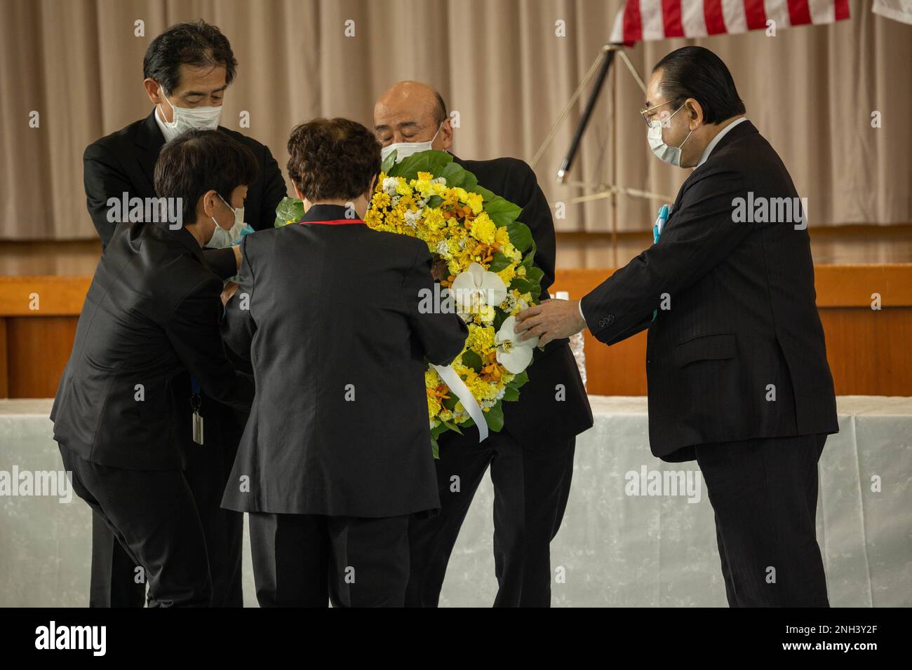 Government of Japan representatives participate in the wreath laying ...