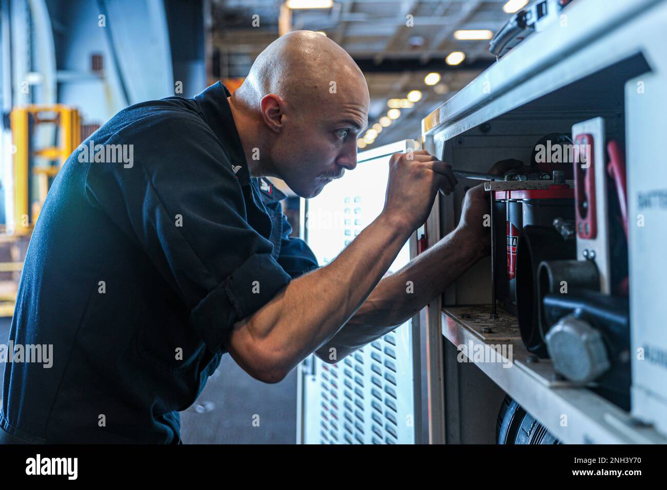 221210-N-PA221-1118 PACIFIC OCEAN (Dec. 10, 2022) U.S. Navy Aviation ...