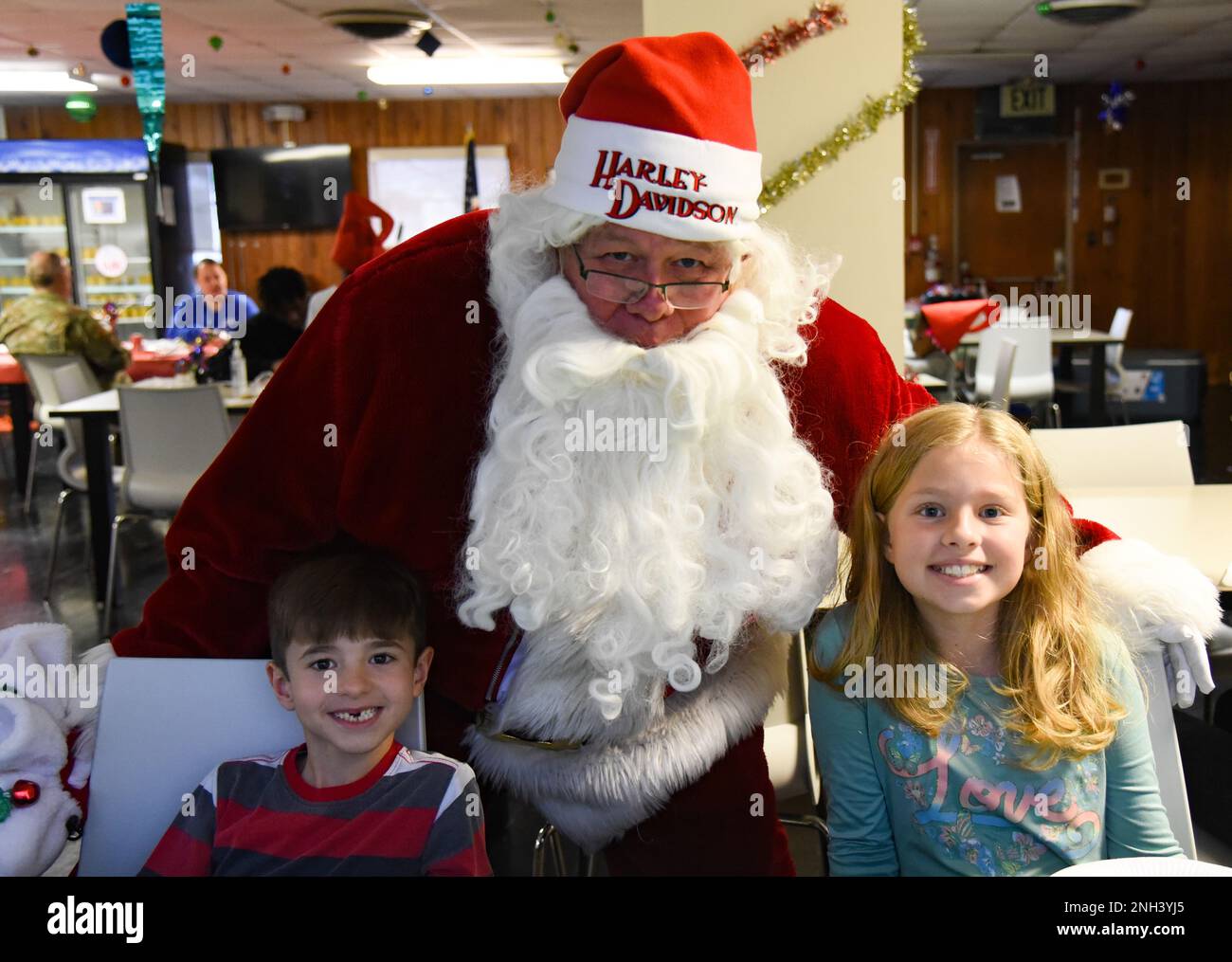 Santa visits the kids of the 117th Air Refueling Wing at Sumpter Smith ...