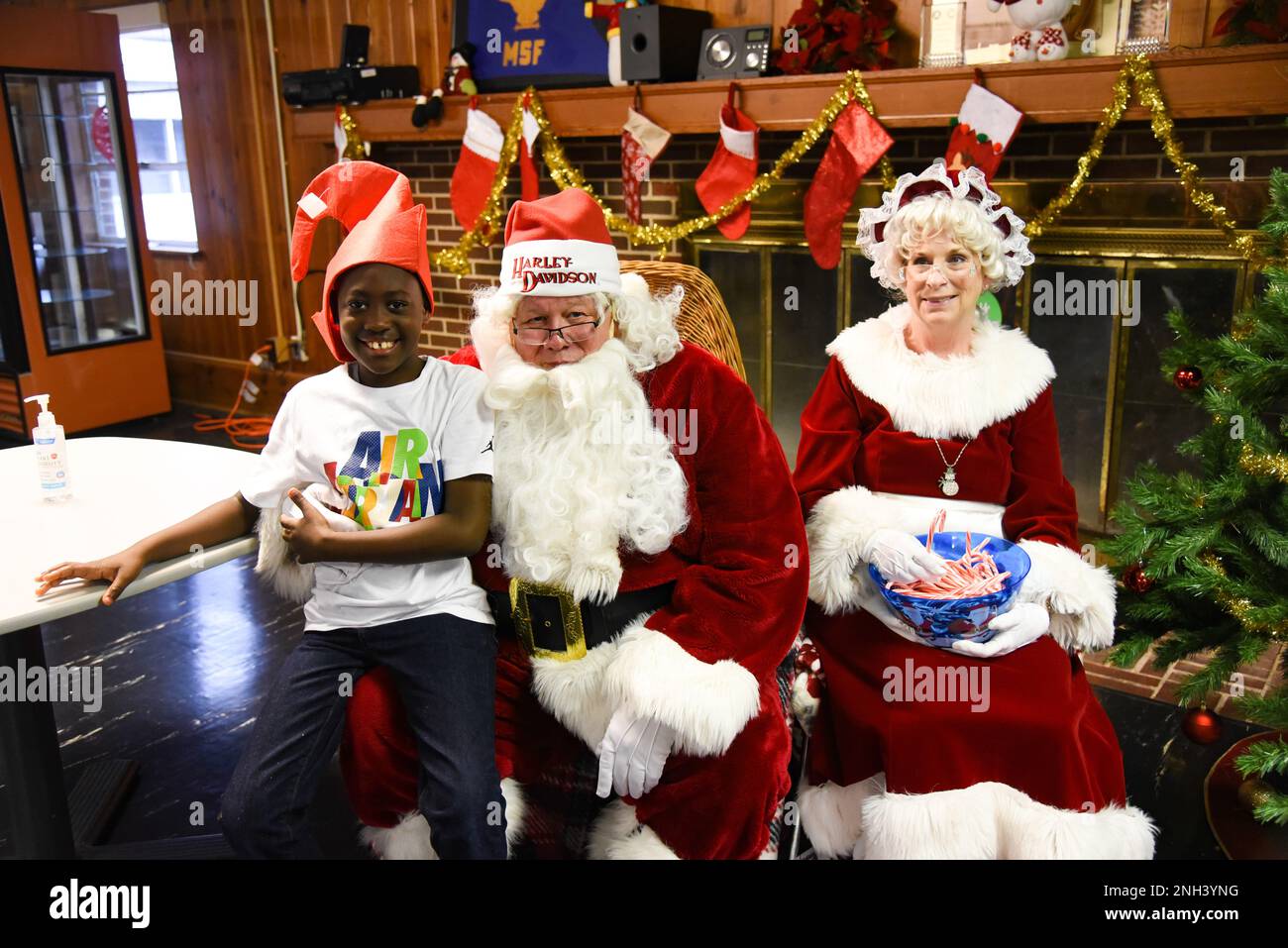 Santa visits the kids of the 117th Air Refueling Wing at Sumpter Smith ...