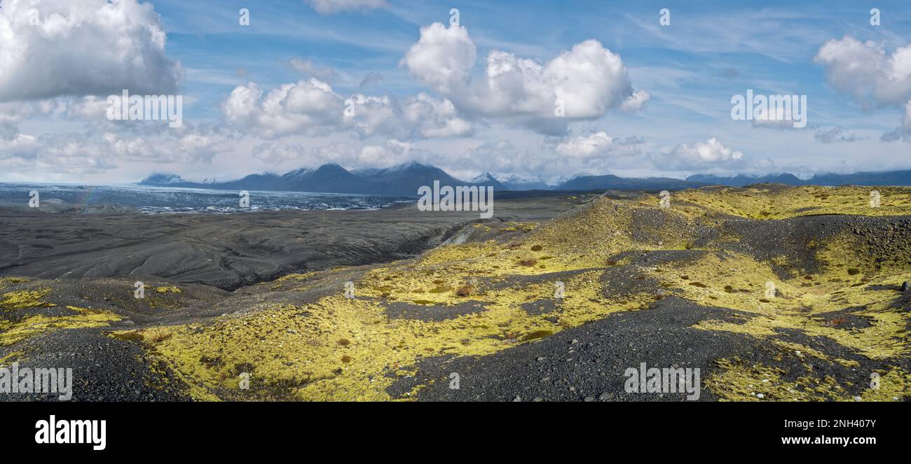 Iceland autumn tundra landscape near Haoldukvisl glacier, Iceland ...