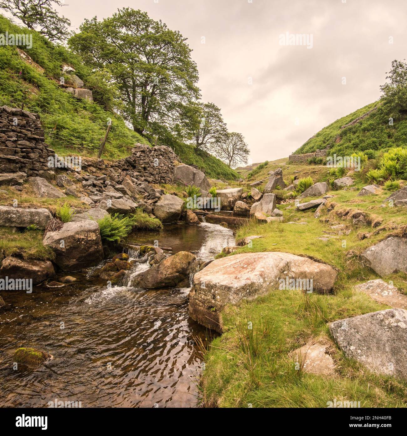 Pack horse bridge river wharfe hi-res stock photography and images - Alamy