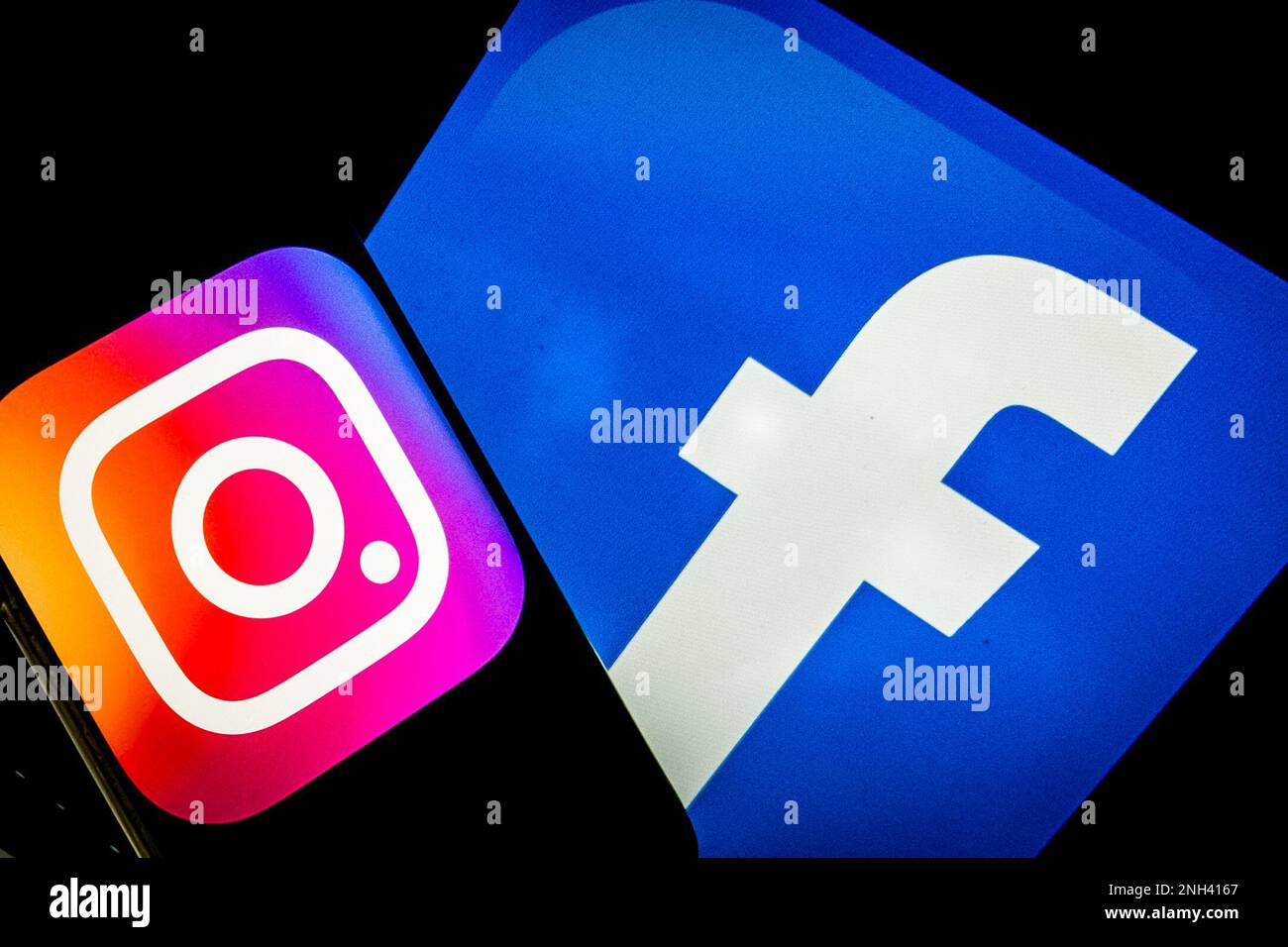 Meta logos hi-res stock photography and images - Alamy