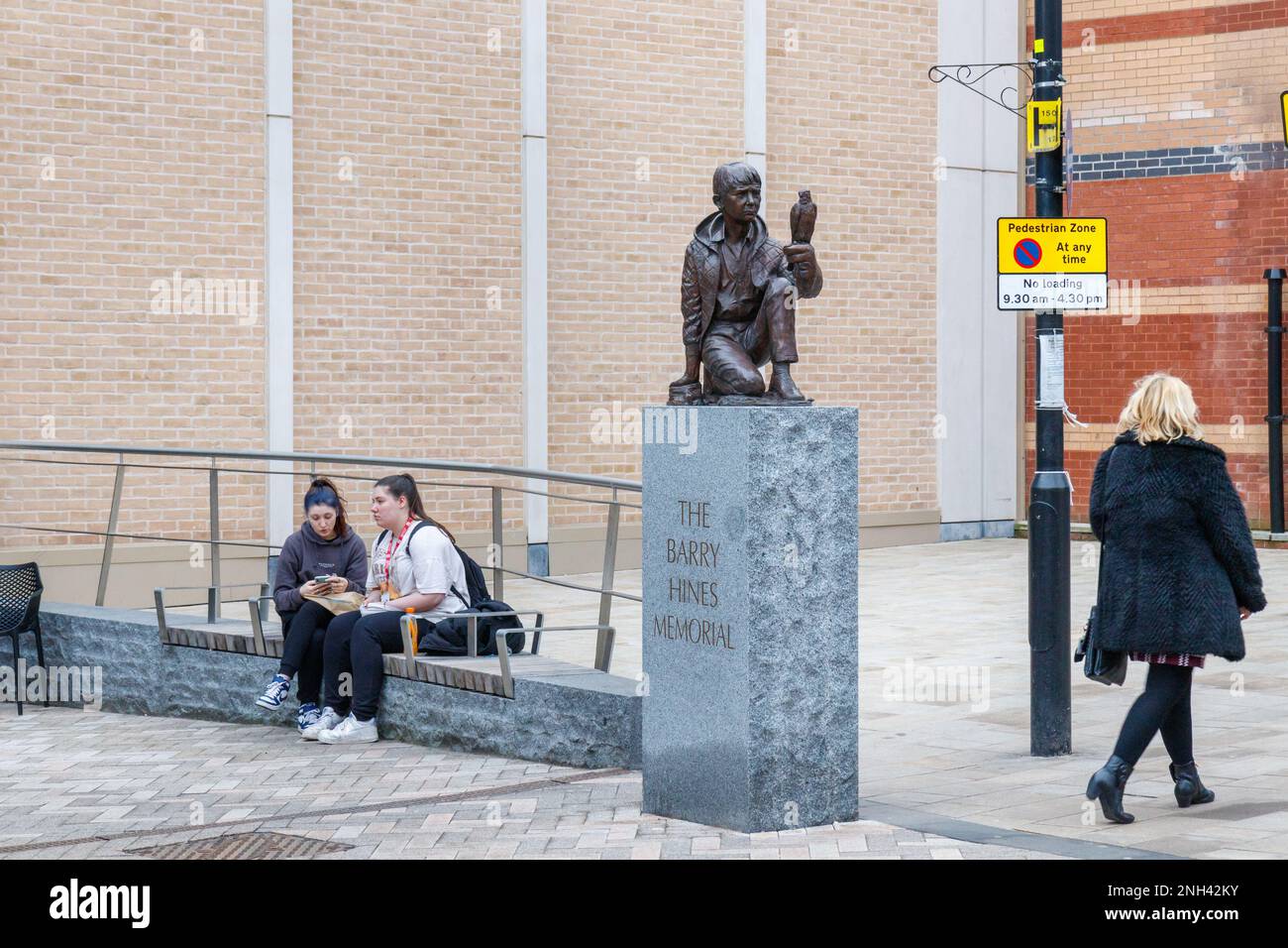 The Kes statue in Barnsley Stock Photo - Alamy