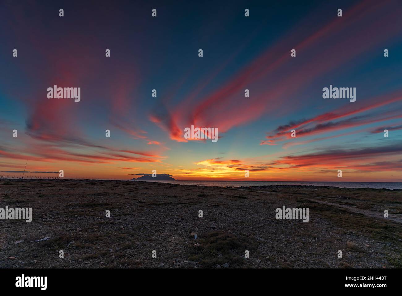 Red sunset islands hi-res stock photography and images - Alamy