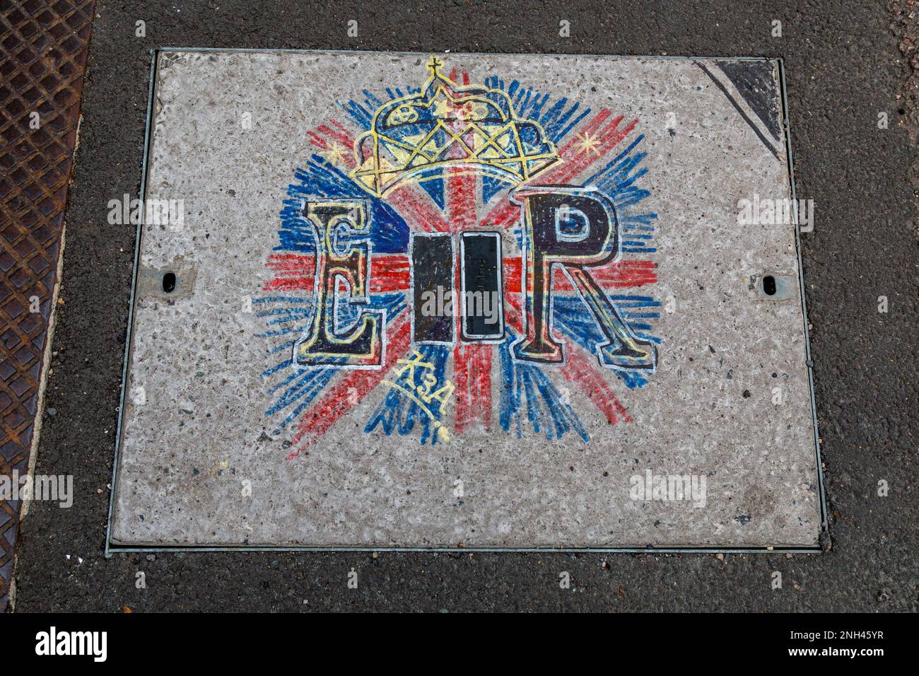 Manhole cover uk hi-res stock photography and images - Alamy