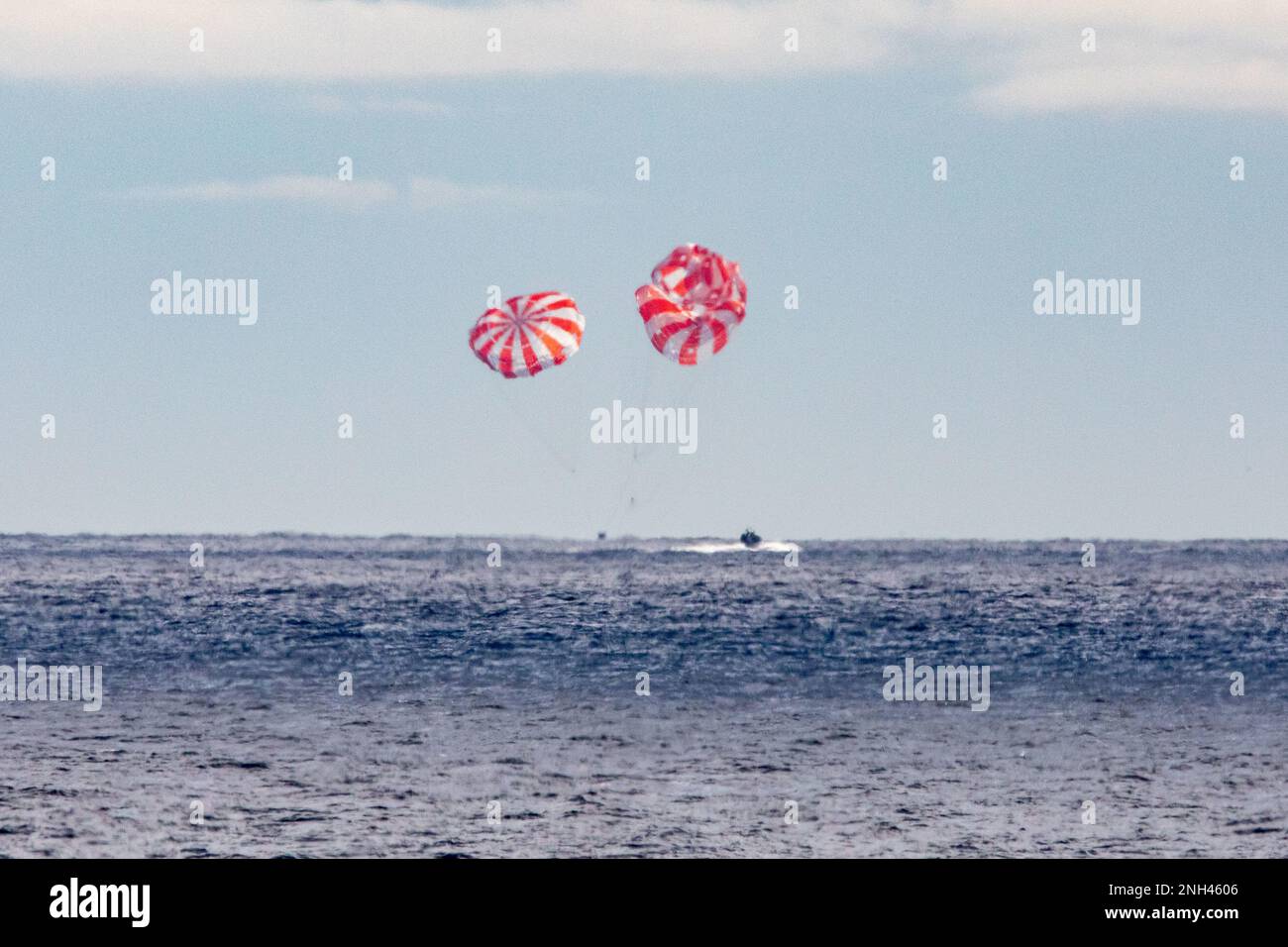 221211-N-TT059-1026 PACIFIC OCEAN (Dec. 11, 2022) The NASA Artemis I ...