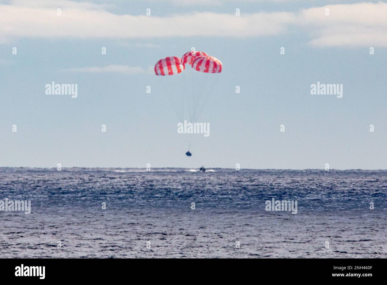 221211-N-TT059-1023 PACIFIC OCEAN (Dec. 11, 2022) The NASA Artemis I ...