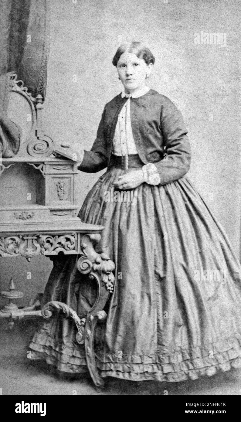 1890 woman hi-res stock photography and images - Alamy