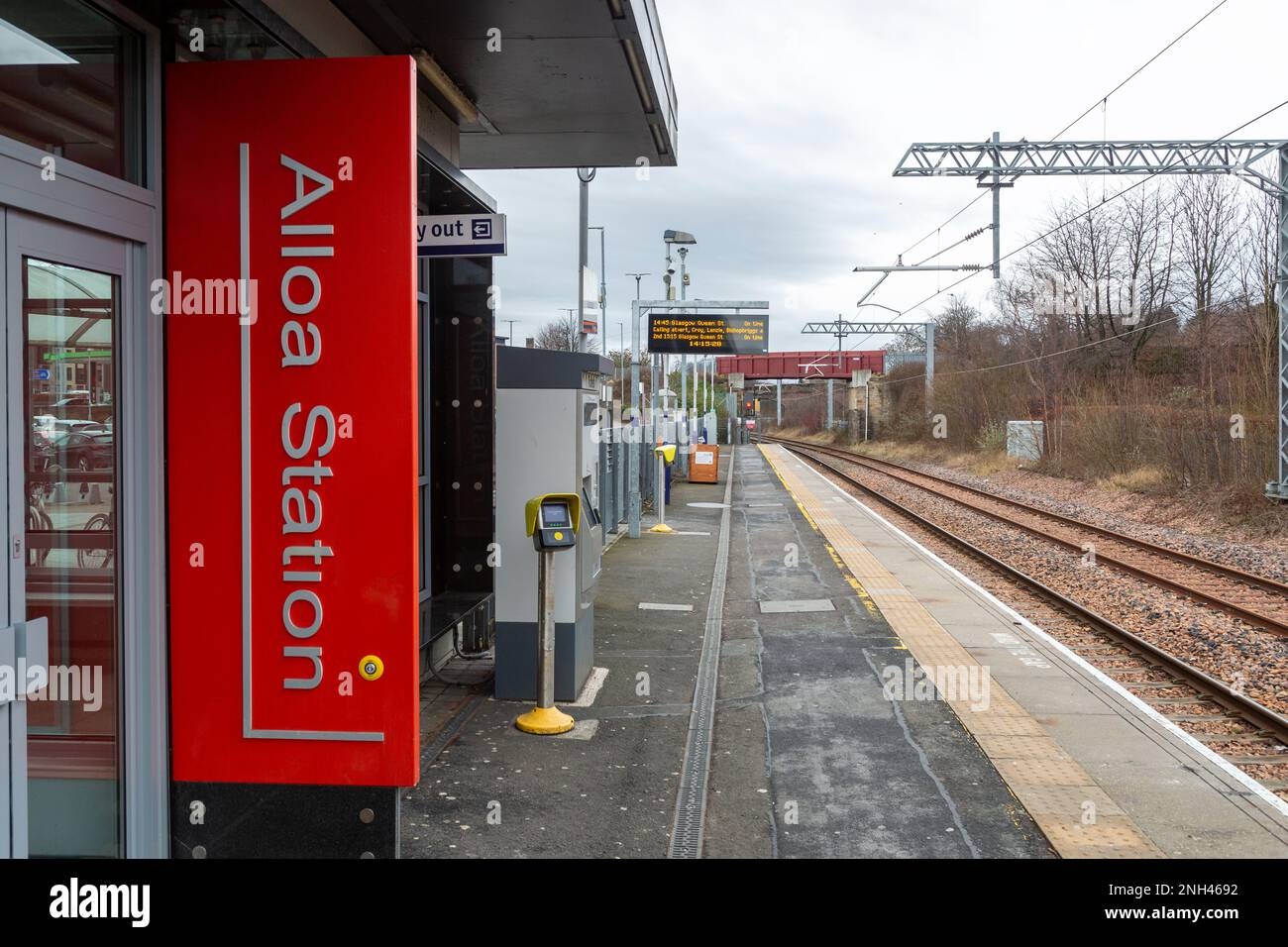 Empty outdoor station hi-res stock photography and images - Alamy