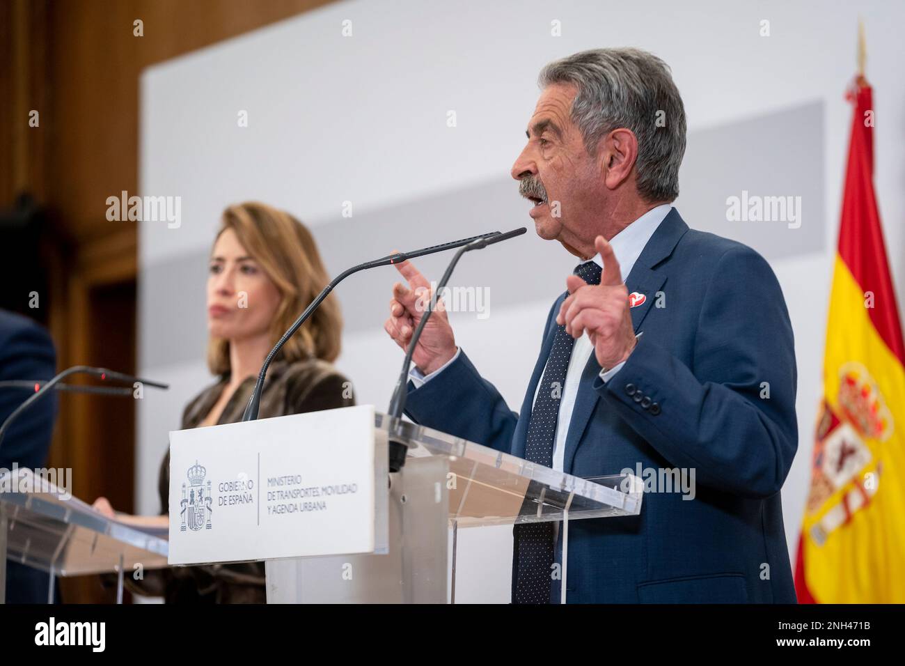 The Minister of Transport, Mobility and Urban Agenda, Raquel Sánchez (l ...