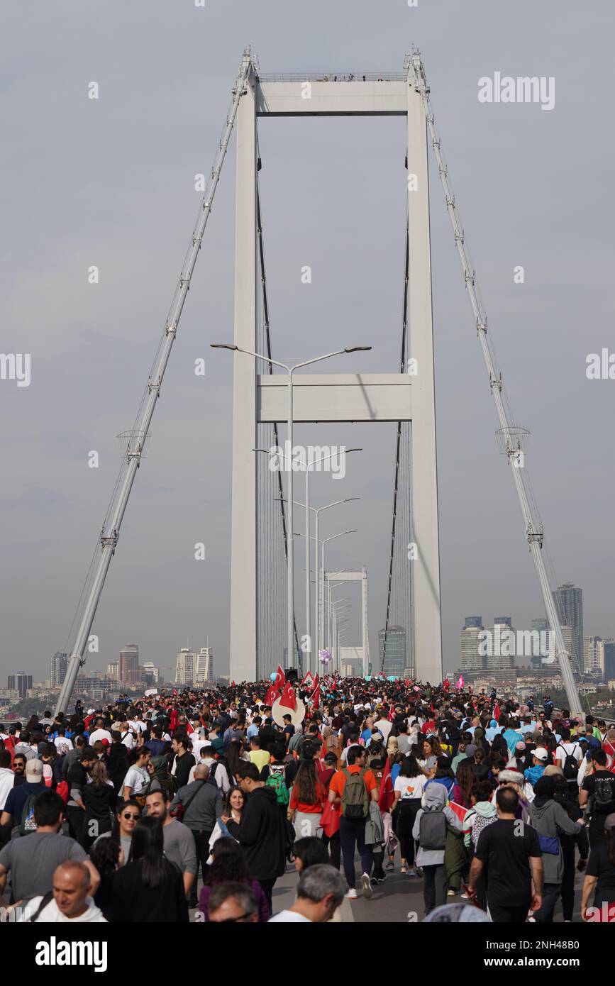 ISTANBUL, TURKEY - NOVEMBER 06, 2022: Athletes running in 44. Istanbul ...