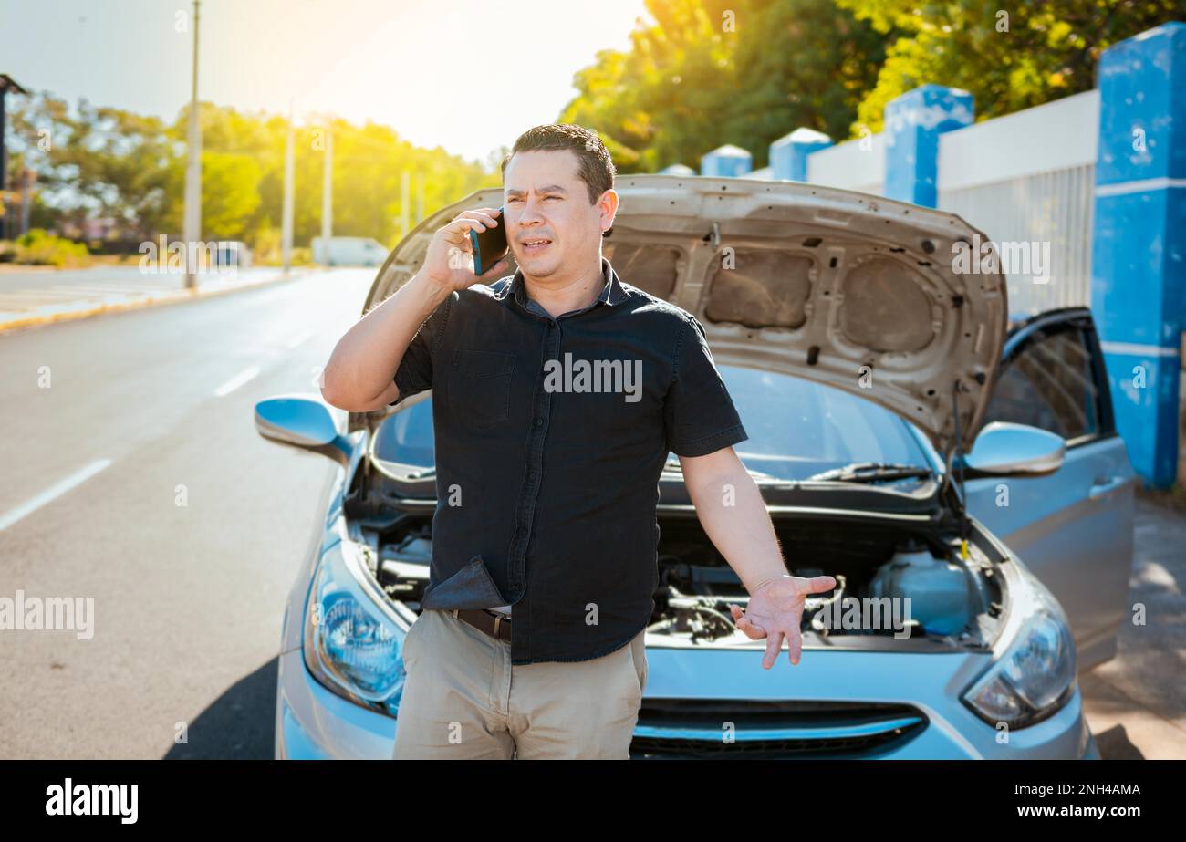 Mechanic roadside hi-res stock photography and images - Alamy