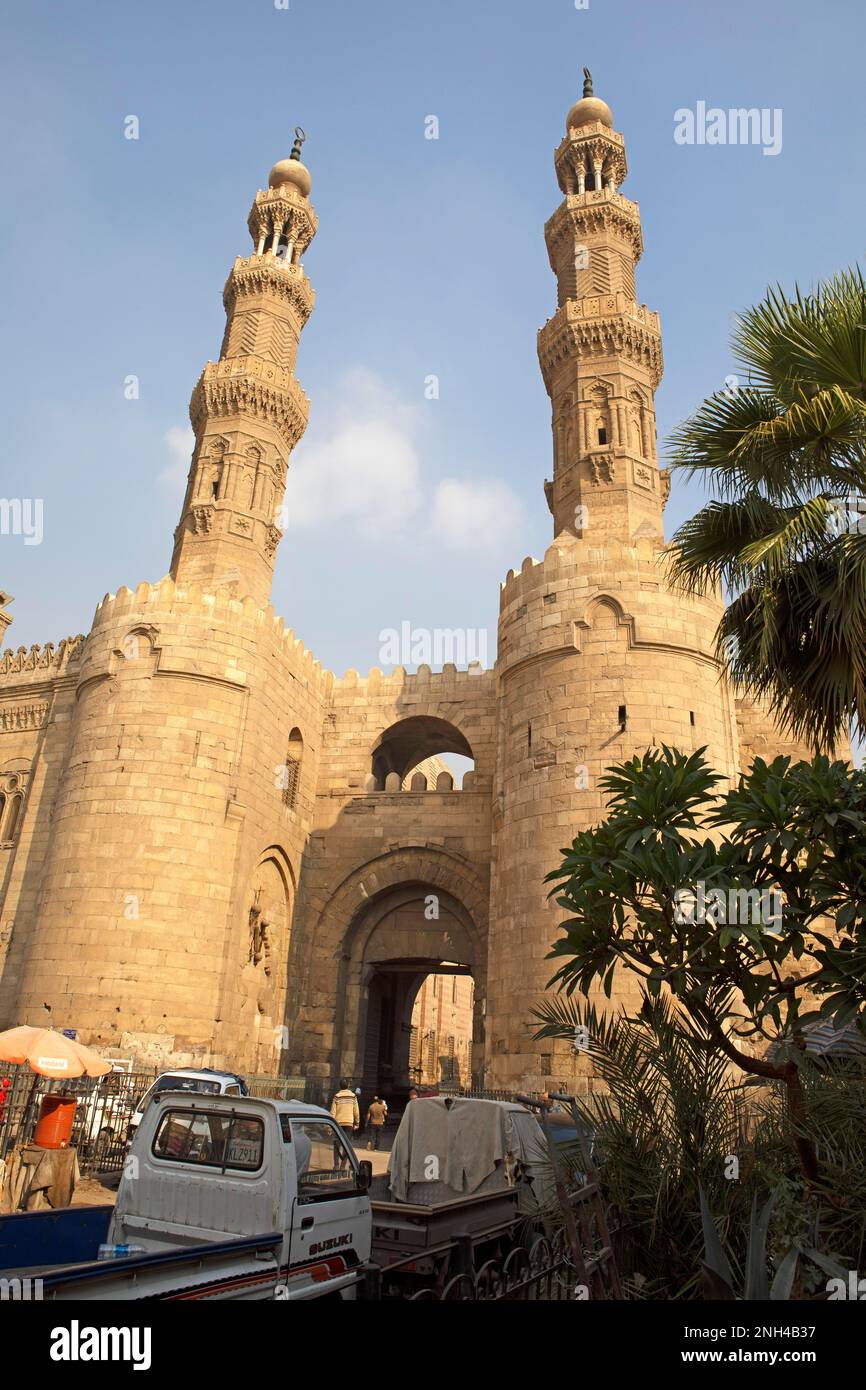 Bab Zuweila City Gate, Old City, Cairo, Egypt Stock Photo - Alamy