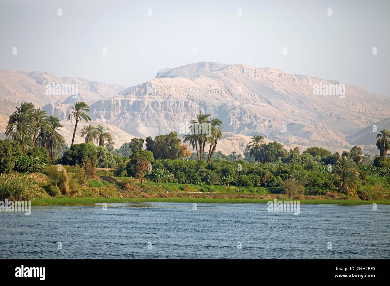 Landscape on the banks of the Nile, Eastern Desert in the background ...