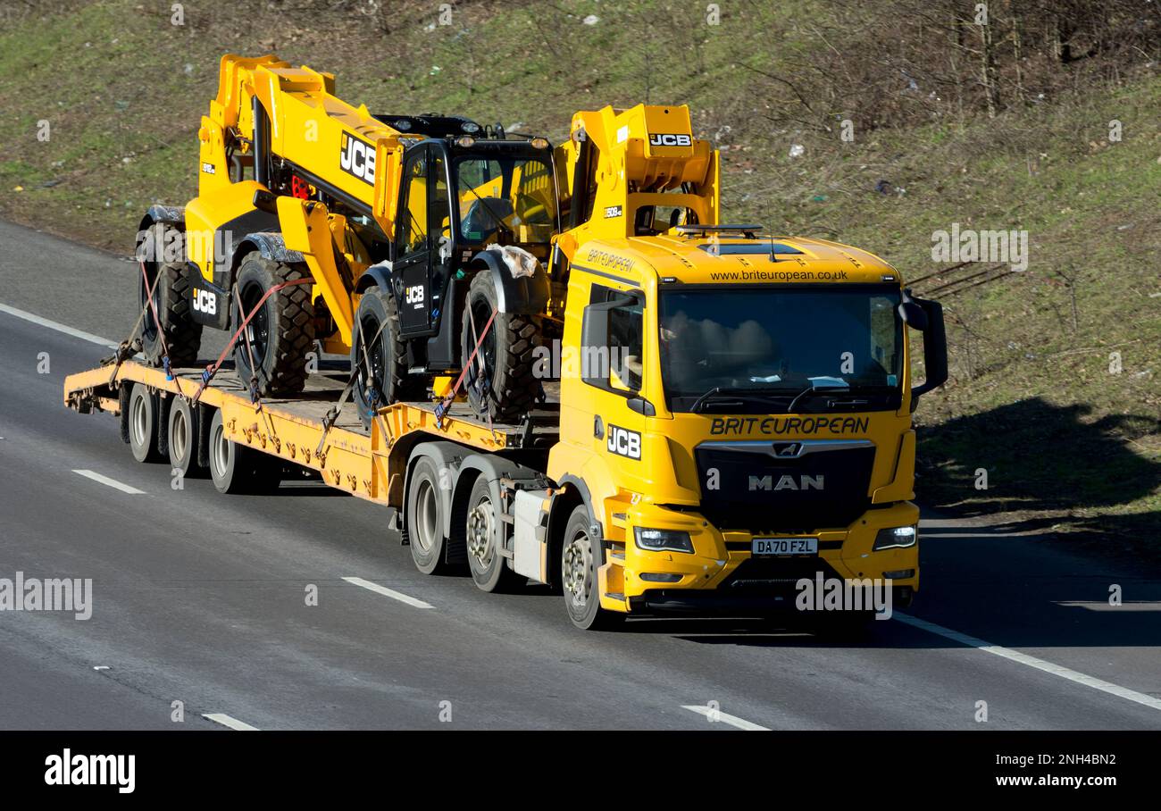 JCB low loader lorry on the M40 motorway, Warwickshire, England, UK ...
