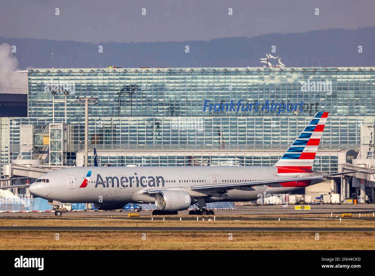 Frankfurt Airport, Fraport, American Airlines Boeing 777-200 aircraft ...