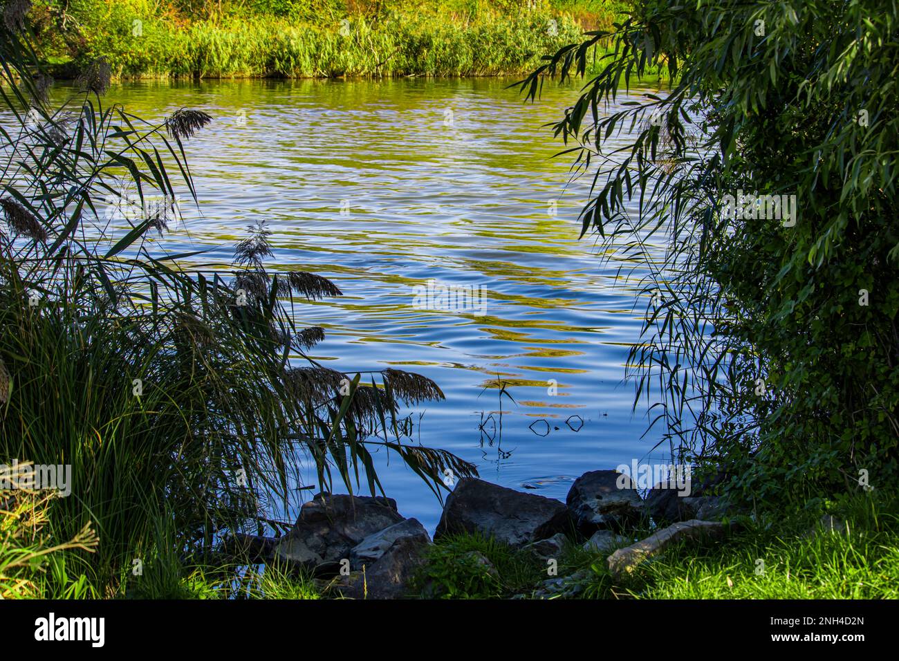 Strand riverside hi-res stock photography and images - Alamy