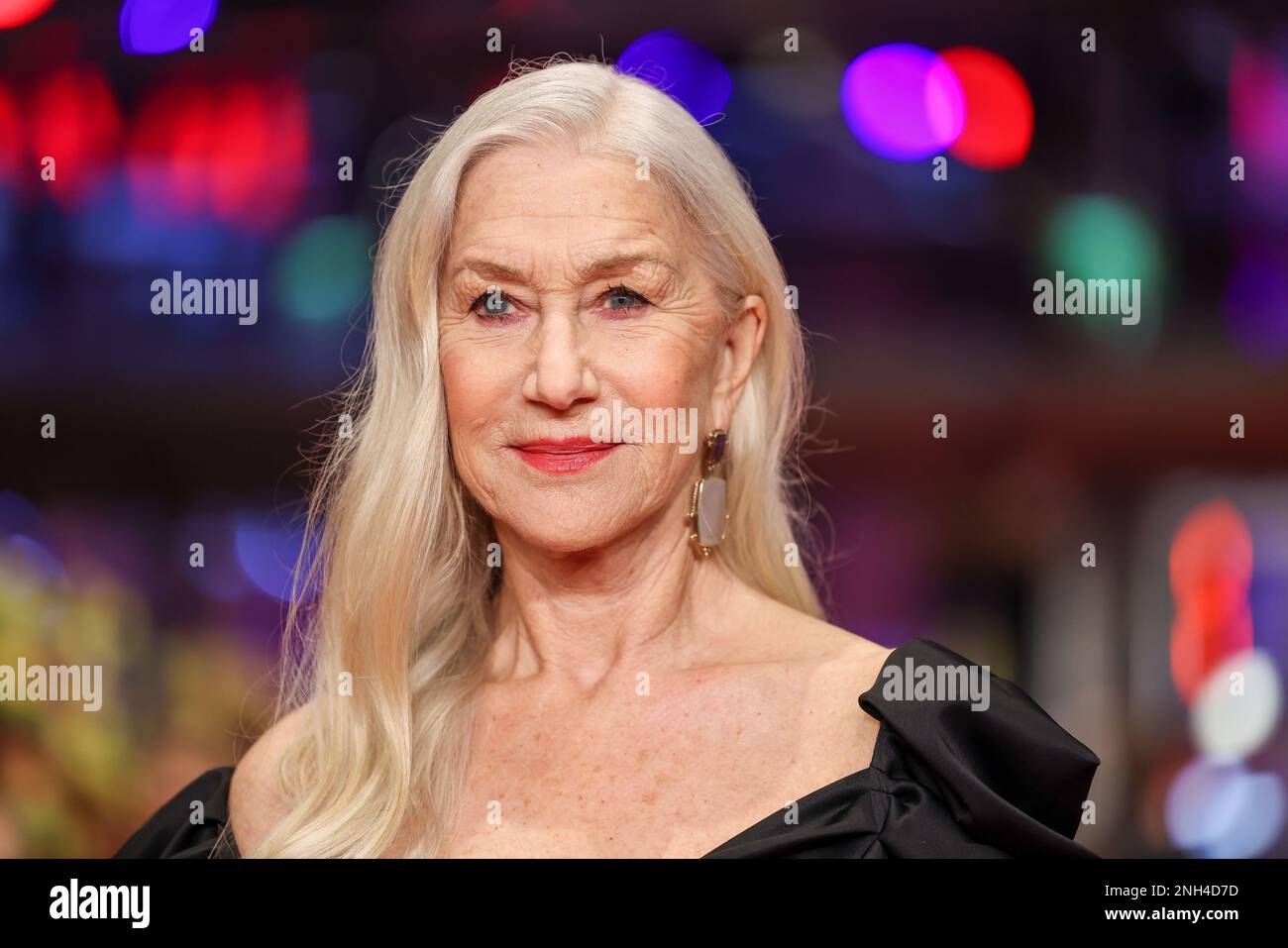 Berlin, Germany. 20th Feb, 2023. Helen Mirren (M) arrives at the ...