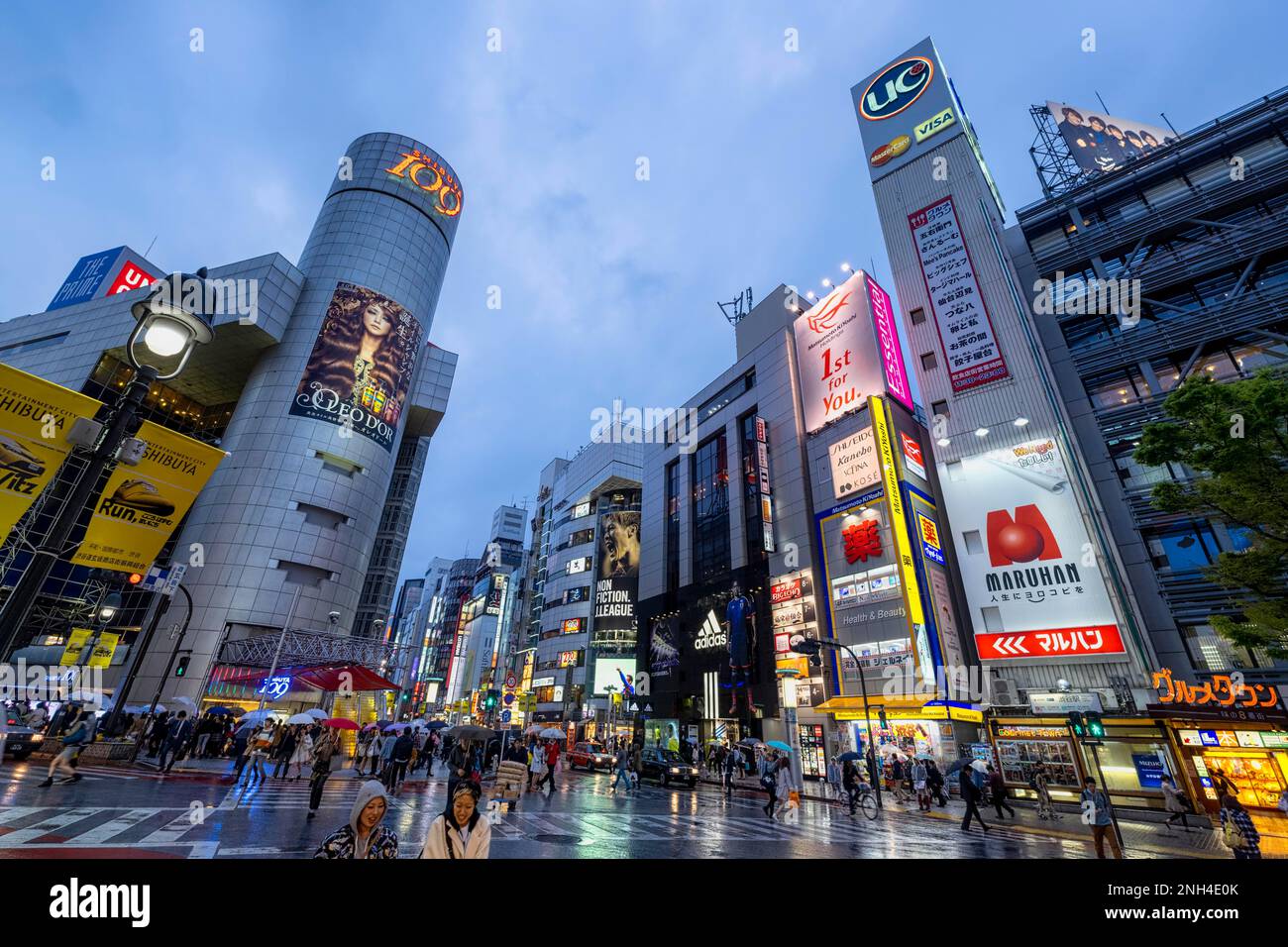 Tokyo Japan. Shibuya neighborood at dusk Stock Photo - Alamy
