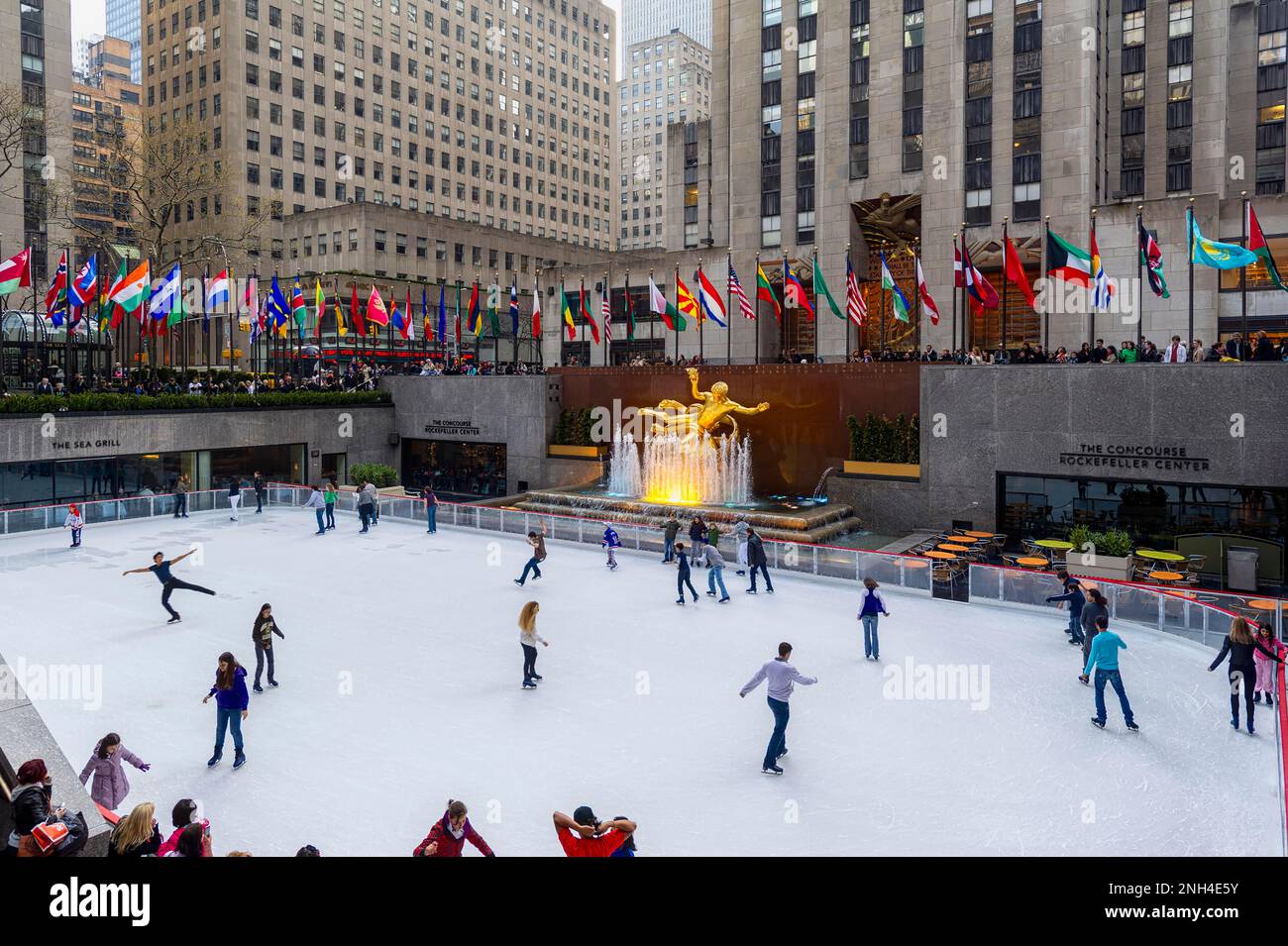 New York. Manhattan. Ice skating at Rockfeller Center Stock Photo - Alamy