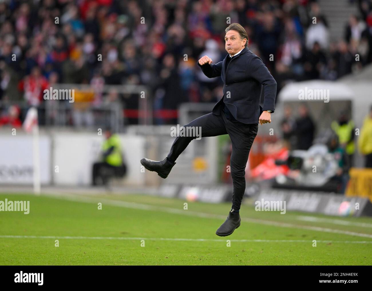 Goal celebration coach Bruno Labbadia, joy jump, Mercedes-Benz Arena ...