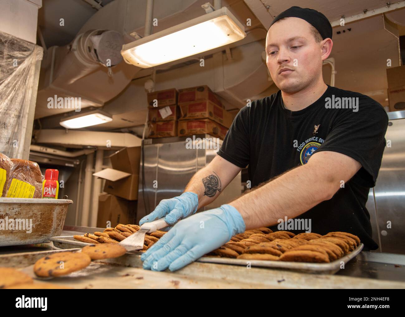 221212-N-NX635-1087 PACIFIC OCEAN (Dec. 12, 2022) U.S. Navy Culinary ...