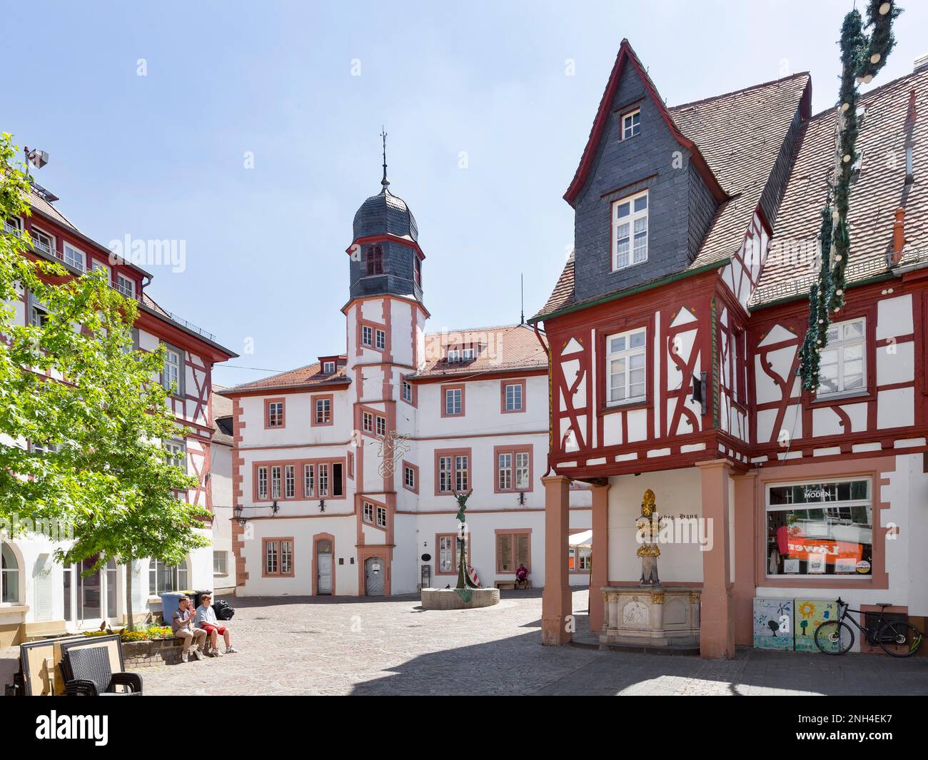 Town hall and former inn Deutsches Haus am Fischmarkt, Alzey, Rhineland ...