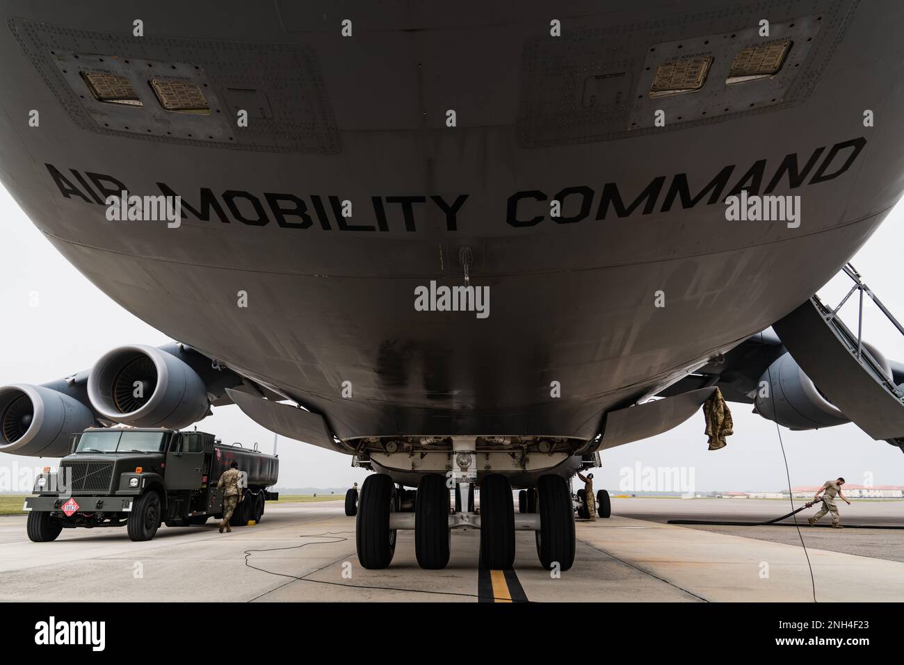 More fuel efficient aircraft hi-res stock photography and images - Alamy