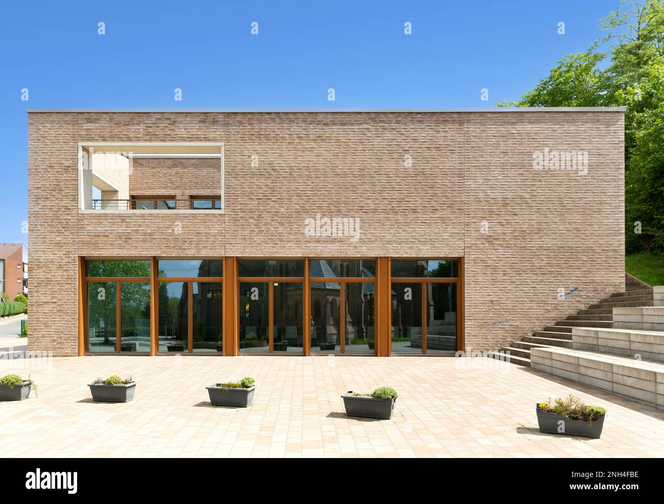 Community family hi-res stock photography and images - Alamy