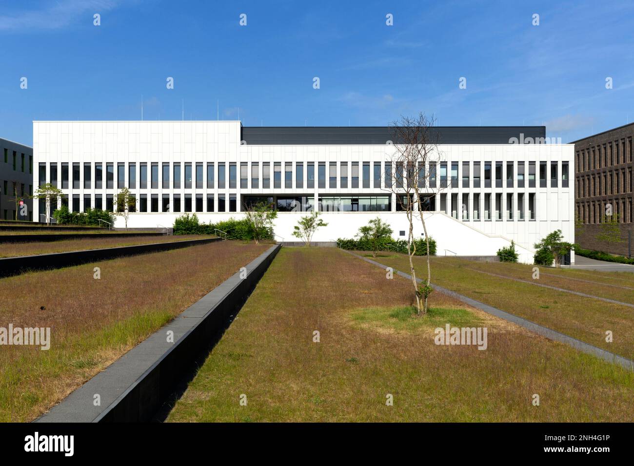 Data center campus hi-res stock photography and images - Alamy