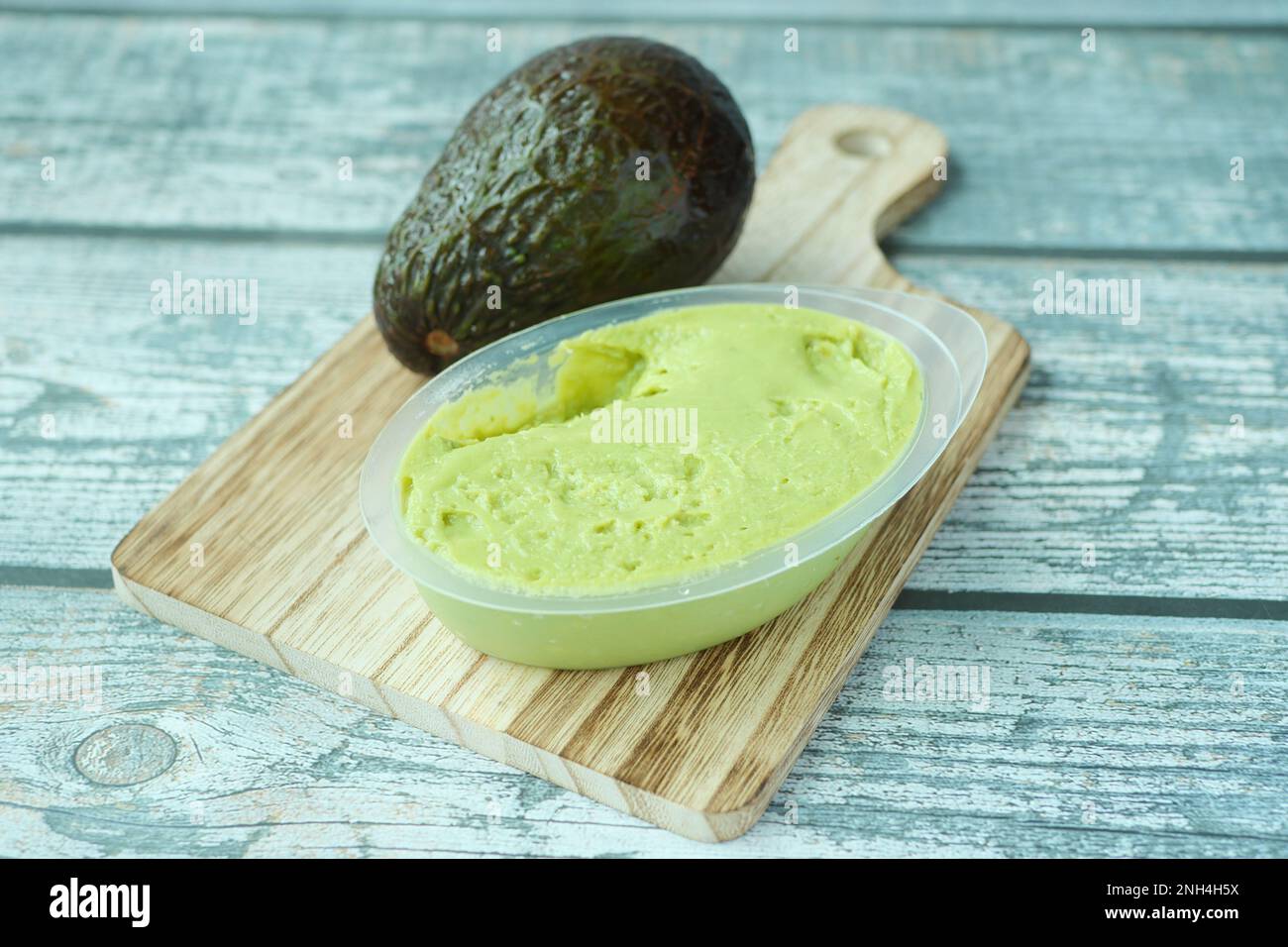avocado spread on a chopping board Stock Photo - Alamy