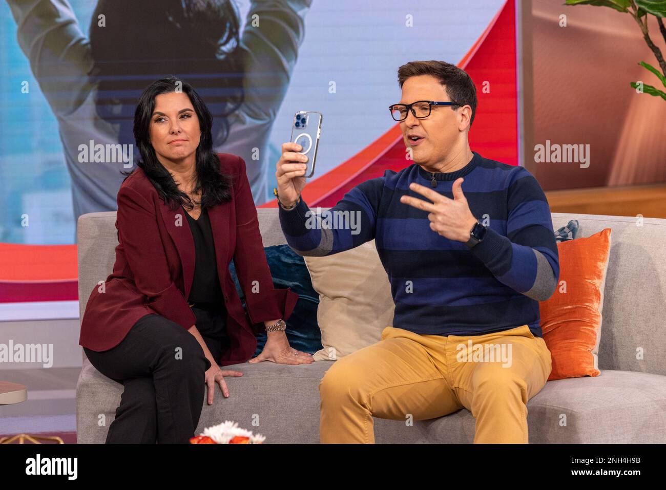Raul gonzalez television host hi-res stock photography and images - Alamy
