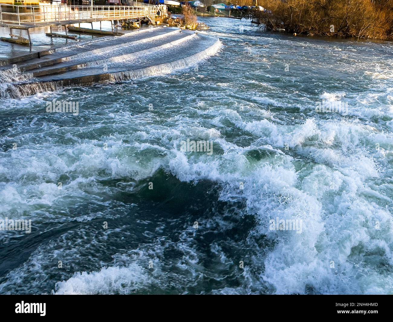 Fast flowing white water on the River Thames at Hambledon weir near ...