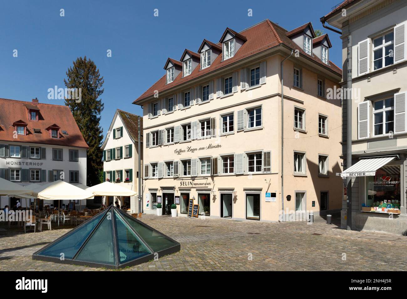 Haus zur Kunkel, residential and commercial building on Muensterplatz ...