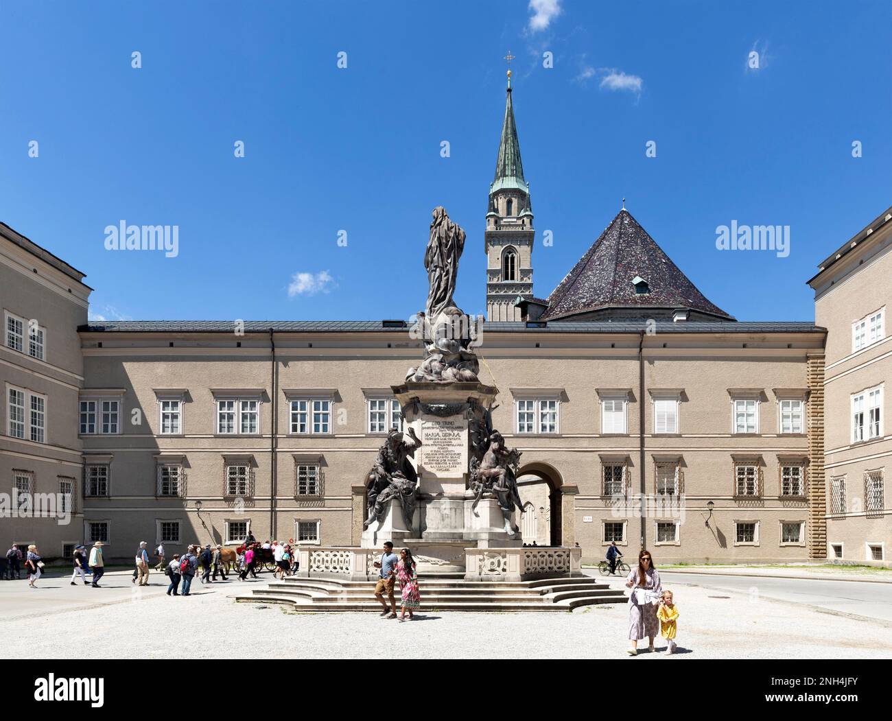 Old Residence, former palace of the prince archbishops, Mariensaeule ...
