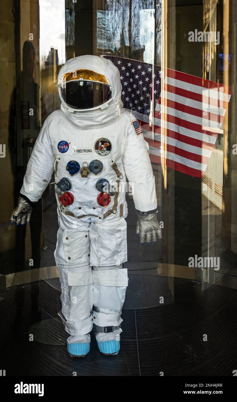 Neil Armstrong figure at entrance to the World Museum in Liverpool ...