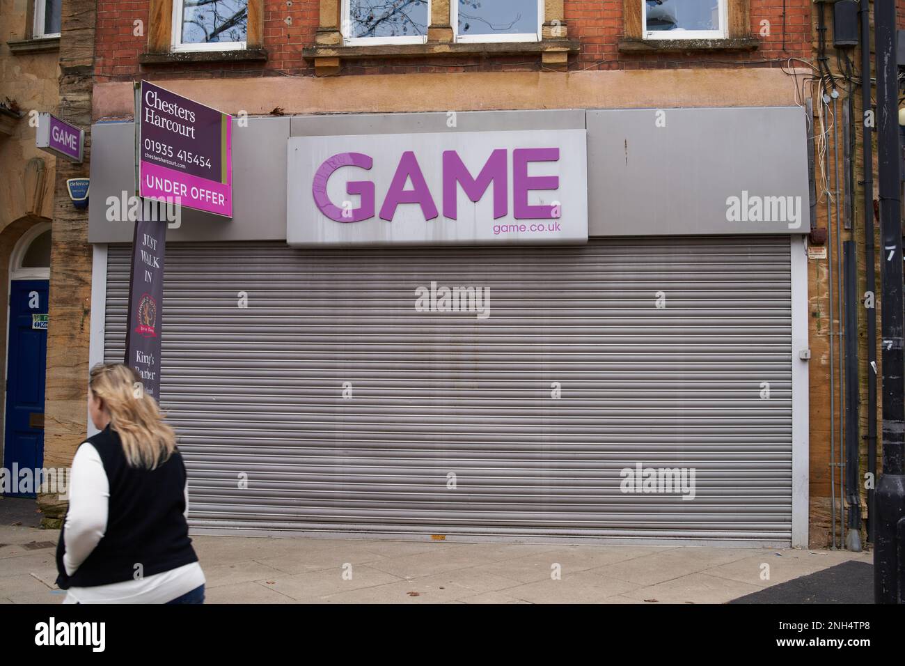 Game store exterior closed down Stock Photo - Alamy