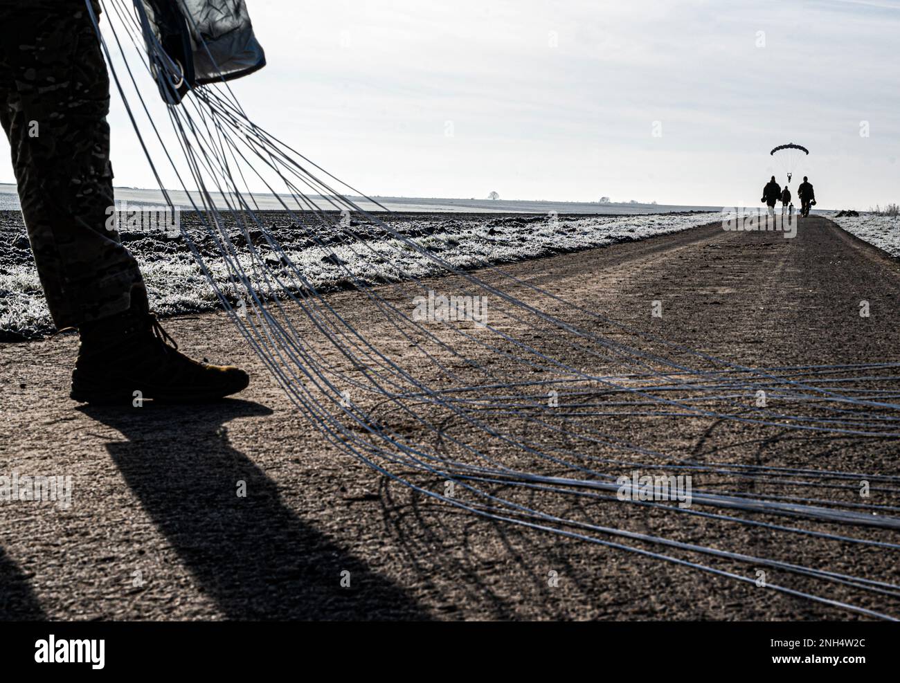 Free fall and static line jump hi-res stock photography and images - Alamy