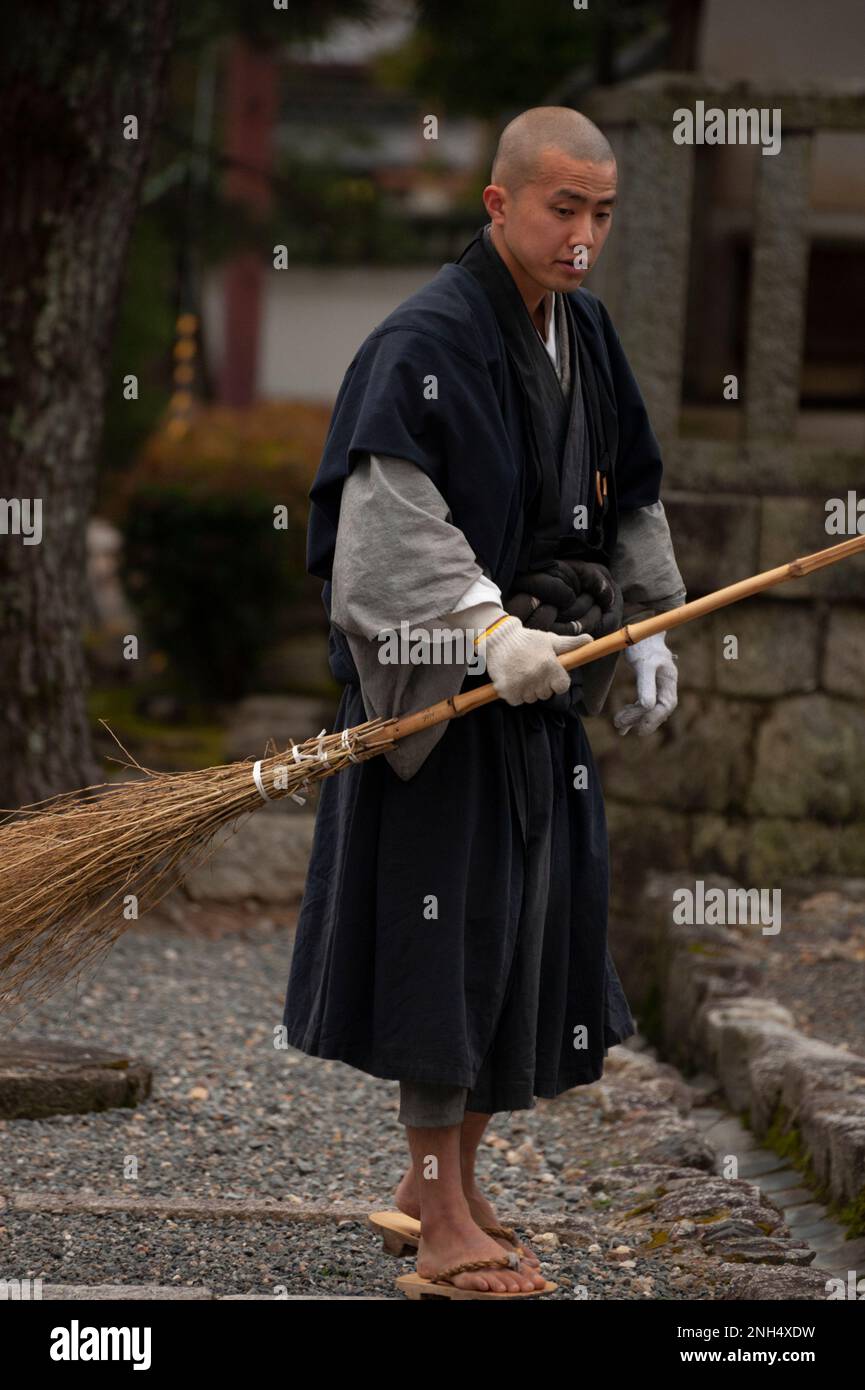 A monk cleaning at sunrise at Myoshinji Temple, Kyoto, Japan Stock ...
