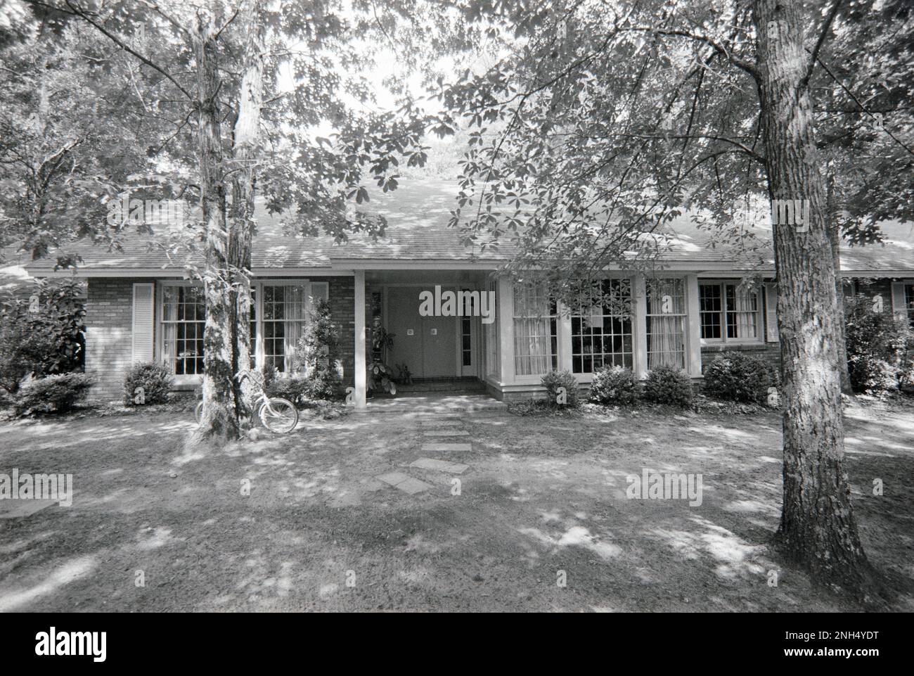 The Jimmy and Rosalynn Carter residence at 1 Woodland Drive in Plains ...
